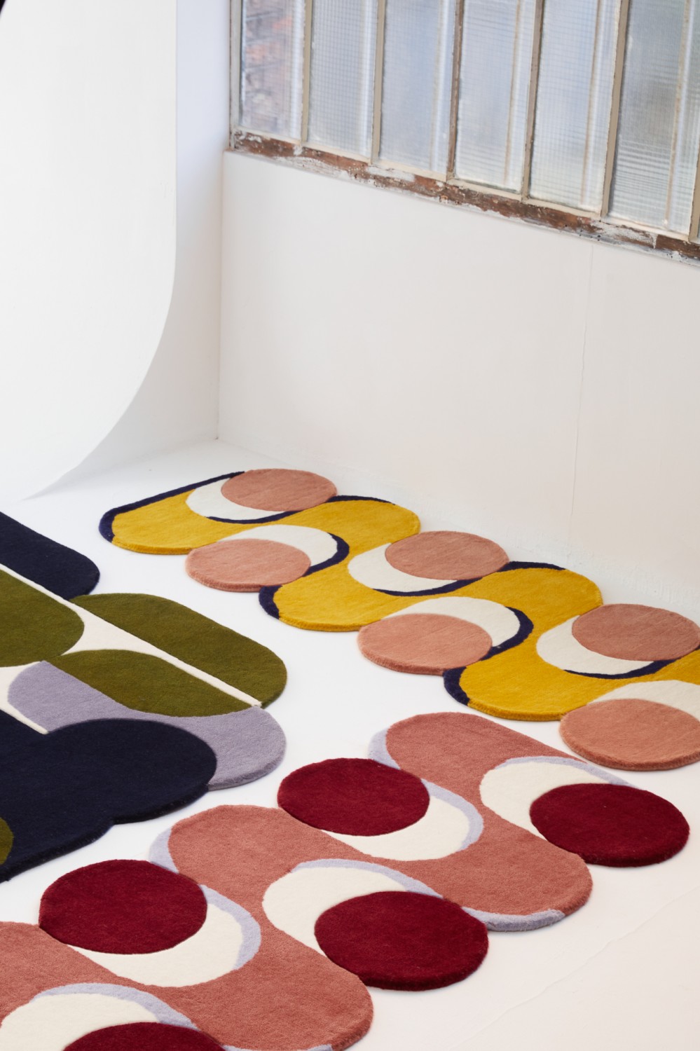 Home - Graphic and colorful